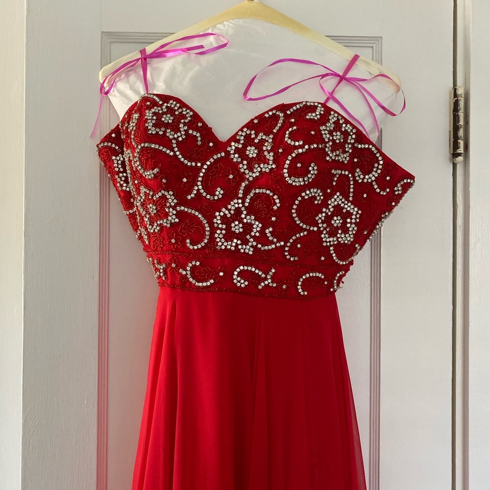 Sherri Hill Prom Gown In Gorgeous Cherry Red - Gem